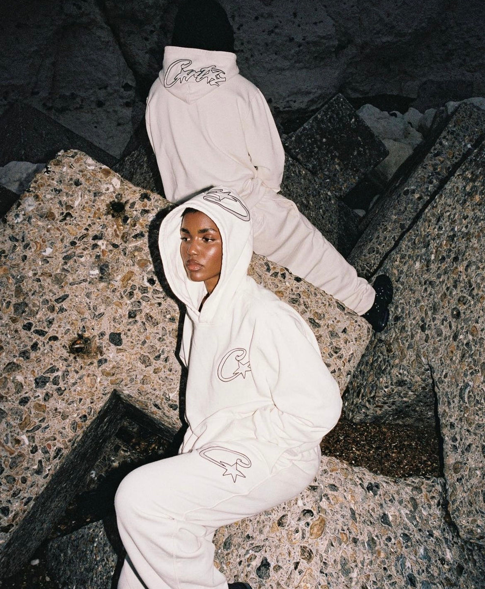 ENSEMBLE CORTEIZ JOGGING BADDIES – DRIP KORNER